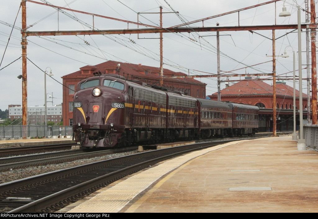 PRR 5809 and 5711 at Wilmington, DE